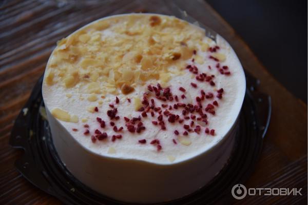 Отзыв о Торт ВкусВилл "Сметанный с малиной" | Нежный торт